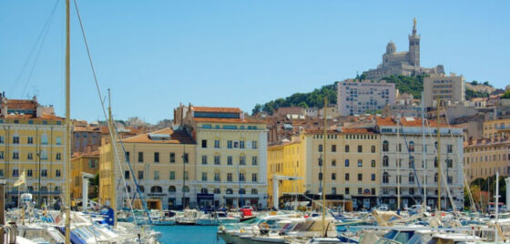 Fermée pour pollution, une plage à Marseille fait le plein