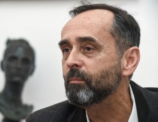 Robert Ménard : "Pour la justice, la crèche de Noël trouble ...