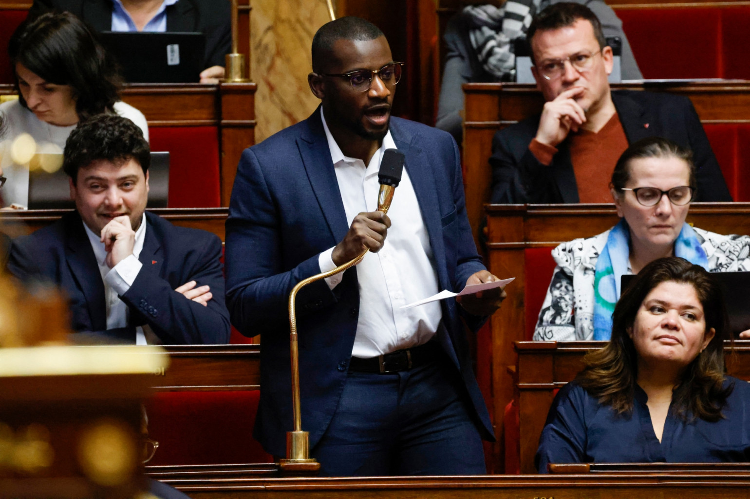Le député LFI Carlos Martens Bilongo visé par une enquête pour ...