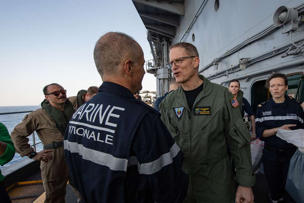 Contrôleur aérien dans la Marine Nationale : témoignage métier | Le ...